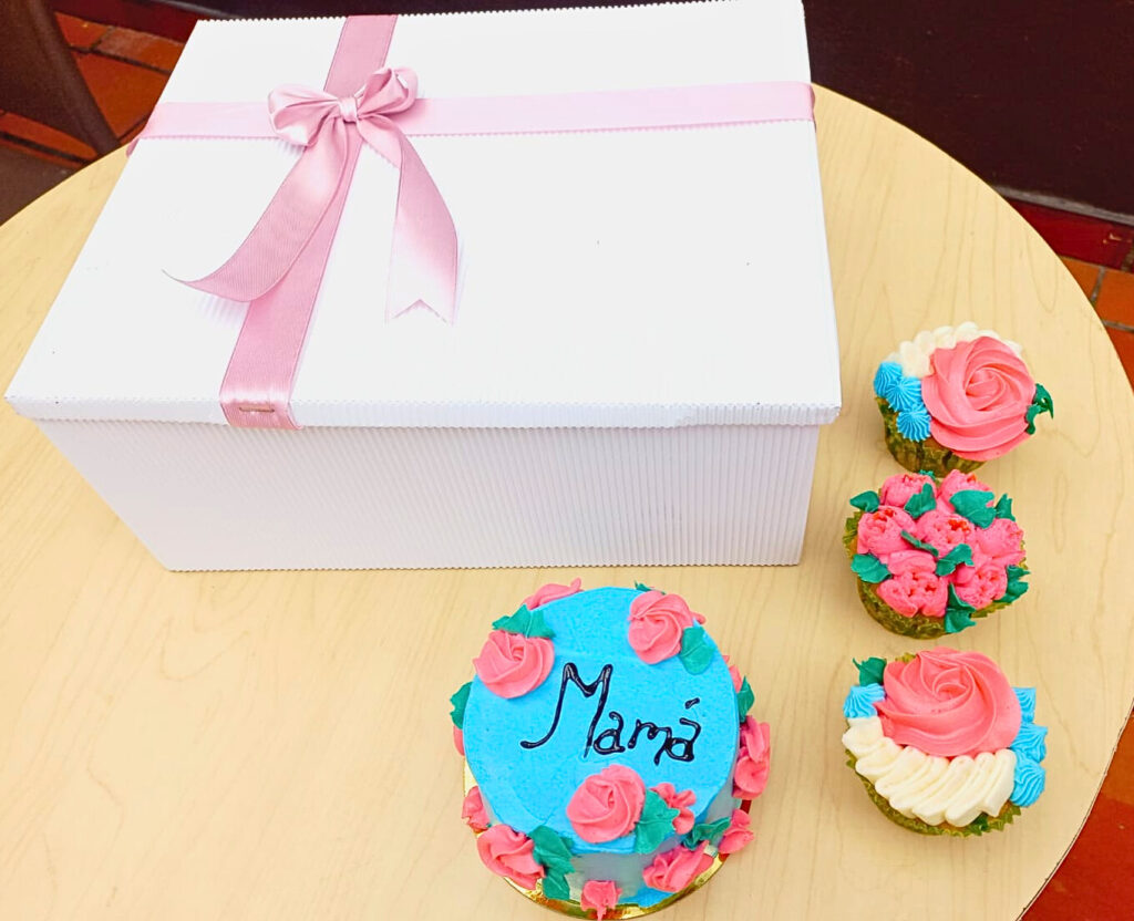 Torta y cupcakes dia de la madre | Regalo Perfecto